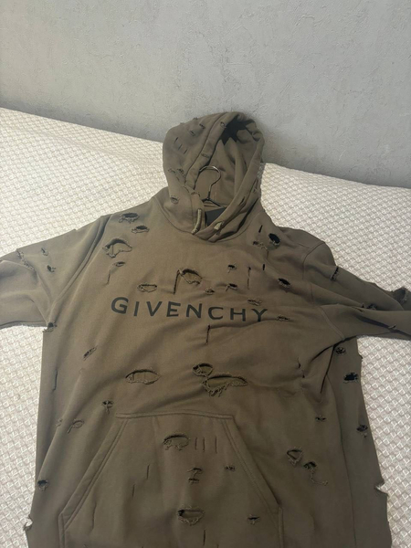 Оригинальная кофта Givenchy.