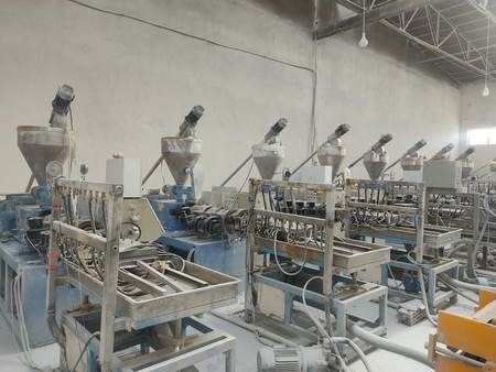 Ekstruderlar shneki 48tali plastik dekor plast ishlab chiqarsa boladi