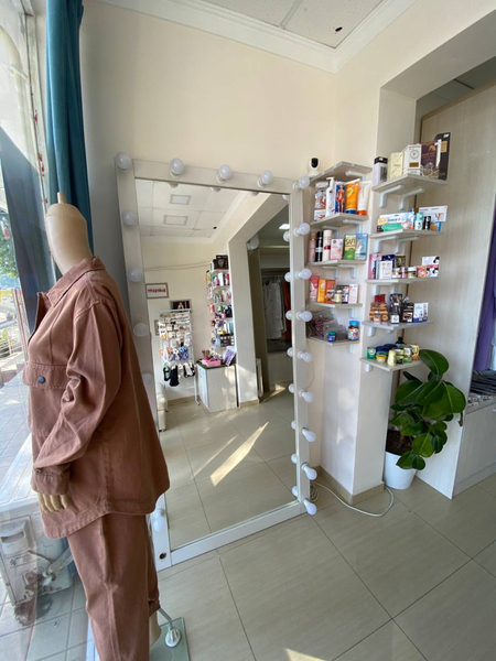 Tayor biznesuchun mebel sotiladi