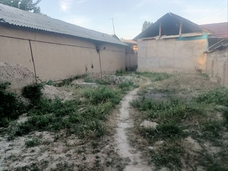 Uy yer sotiladi Yuqori chiqchiq yangi bozor