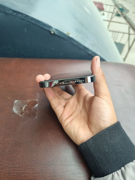 iphone   12 pro