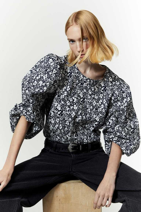 хлопковая блузка h&m из новой весенней коллекции цвет темно-синий