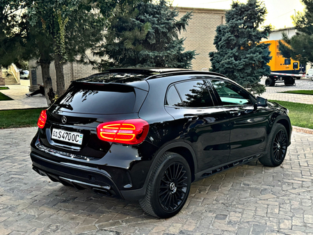 Mercedes Benz AMG GLA coupe 200