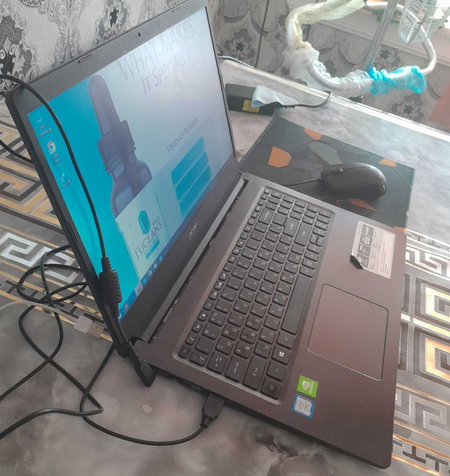 Noutbuk acer xolati judaya zo'r