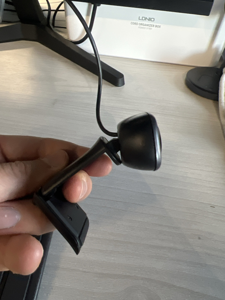 Продам вебкамеру Logitech HD с микрофоном