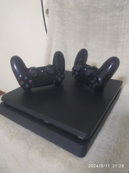 PS 4 slim сатаман (продам PS4 slim)