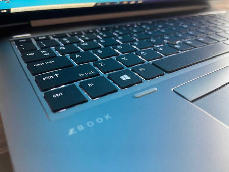HP ZBook 15 Intel Core i7-8665U озу16гб 256ssd AMD Radeon Pro WX3200