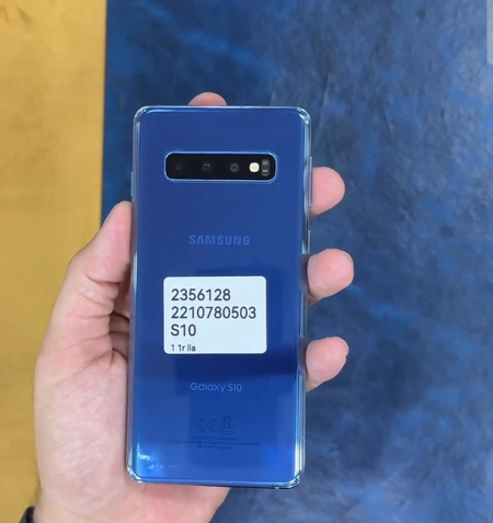 Samsung s10.        128 gb