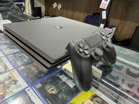 PlayStation 4 PRO 3 ревизия в идеальном состоянии!!!