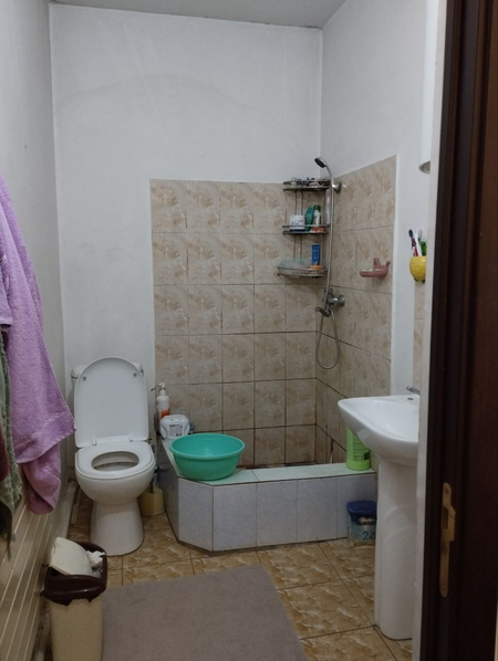 Uy Sotiladi 2sotix 3 xona kanalizatsiya hamma sharoitlar bor