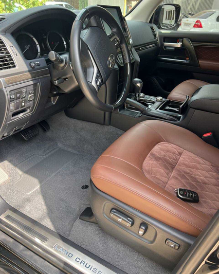 Toyota Land Cruiser 300 twin-turbo VX 2022 год