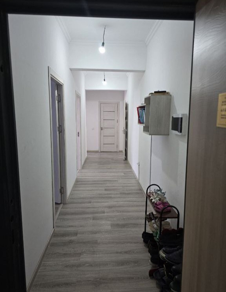 Yengi darxonda 3 xonali yengi kivartira 73 kvadrat sotiladi
