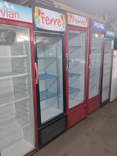 Витрина холодильник срочно продается