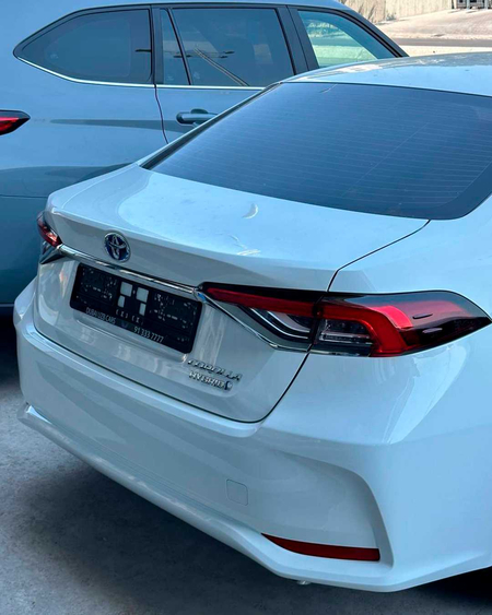 Toyota Corolla 1.8 Hybrid / 2023 /