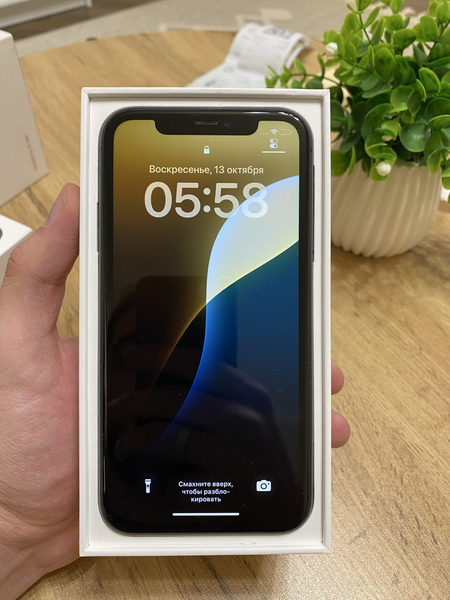 iPhone 11 / 64GB / Black