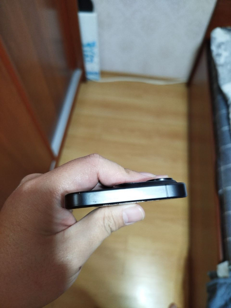 Продам IPhone 15pro 128gb black titanium