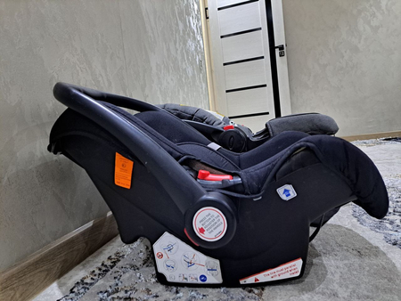 Продаётся авто кресла 2 вида