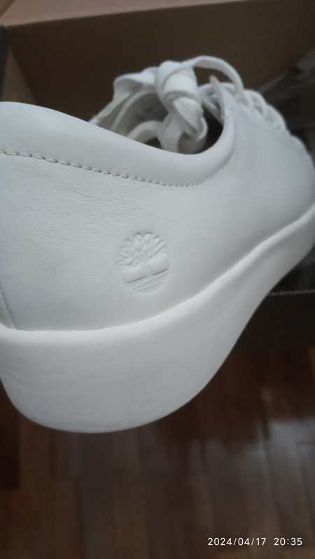 Белые кроссовки Timberland