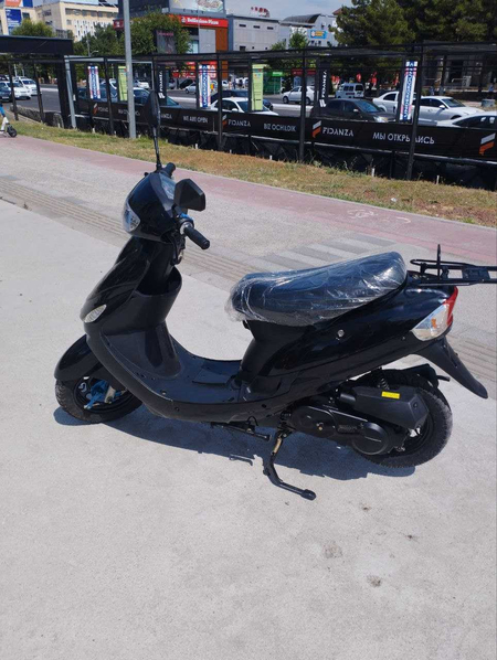 Продам скутер Lifan 80 кубов