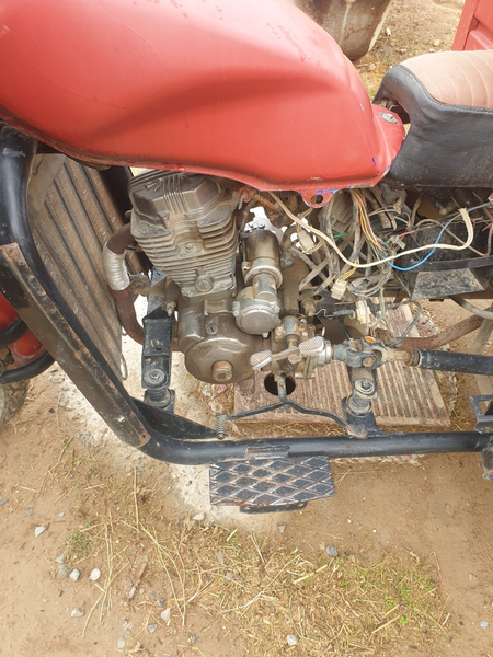 Muravey sotiladi Eldosh motori 150 motor  ishlap turipdi qoganini tel