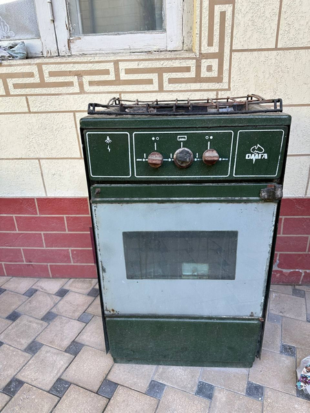 1та диван,2та кресло,2та крават,1та газ плита,1та духовка,1та стенка