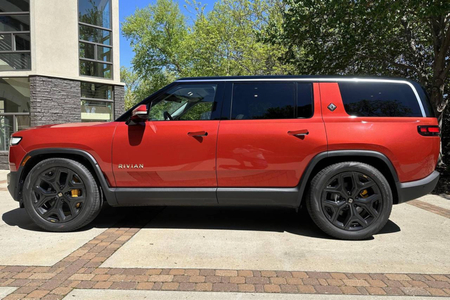 Rivian R1S,  Red Canyon Cars