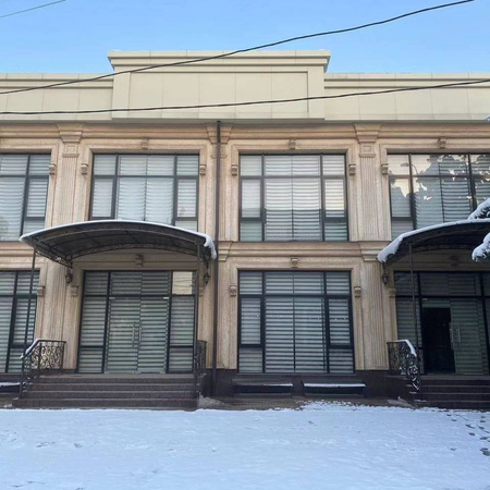 Продада здания вдоль дороги