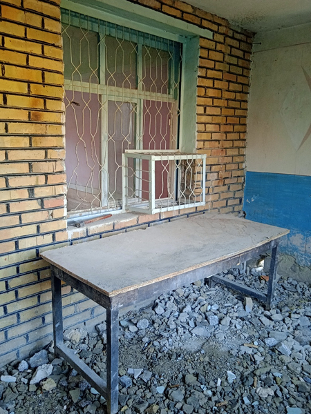Б/У эшик ва дераза ва металл,труба, уголок сотилади.