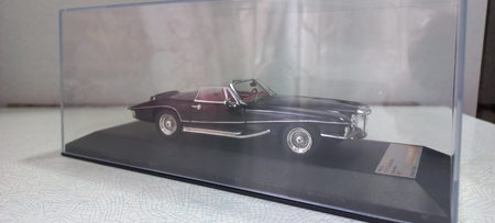Коллекционная модель 1/43 stutz