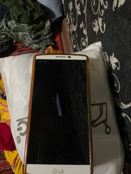 LG telefoni soatiladi