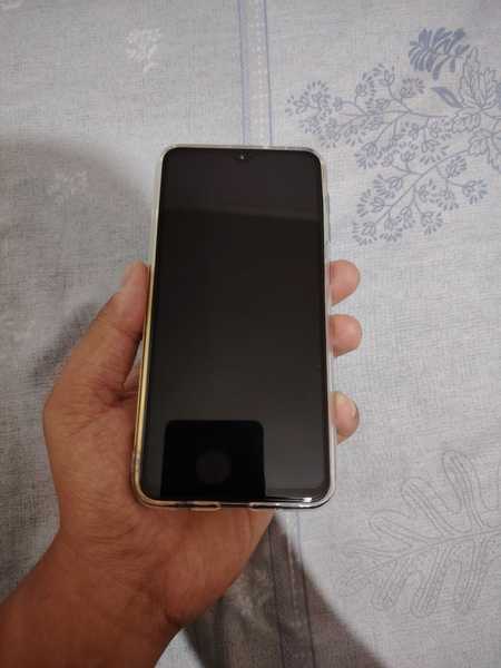 Samsung A10 holati ideal tinniq
