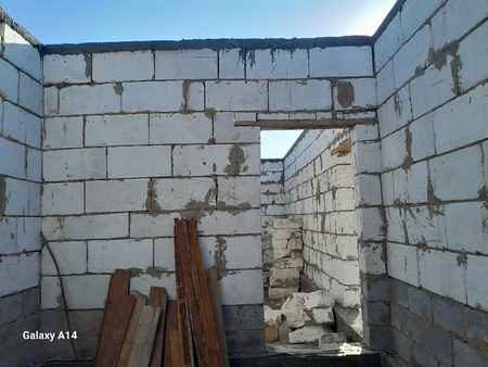 Курилиши тугаланмаган участка сотилади!