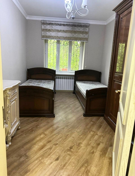 Абай. На против Жангох