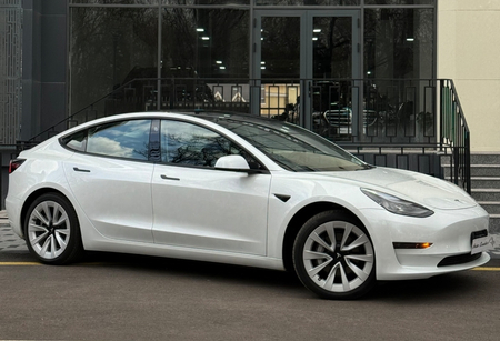 продаётся новый Tesla Model 3