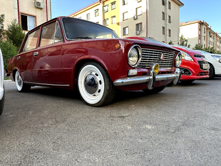 Vaz 2101 sotiladi