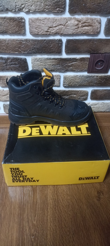 Батинки из Америки DEWALT