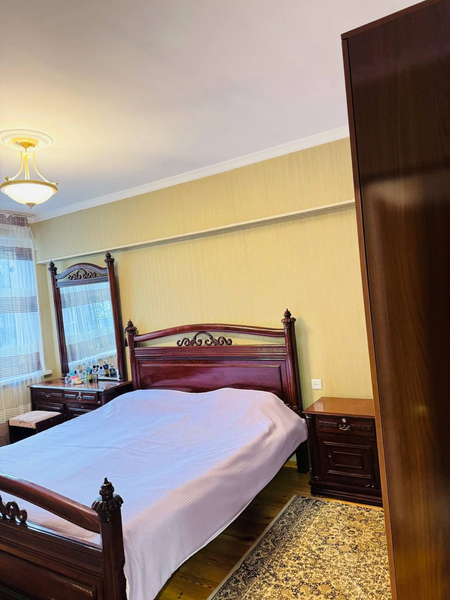 Ц6 продам .Т. Жк казахстан рядом и метро минор +огород