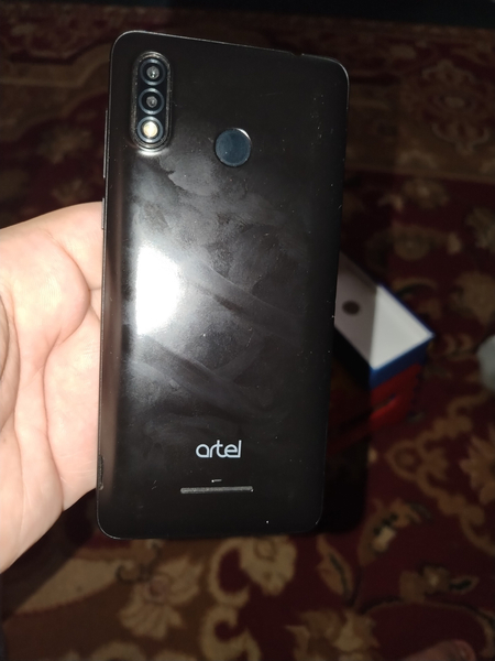 Artel telefon sotiladi!
