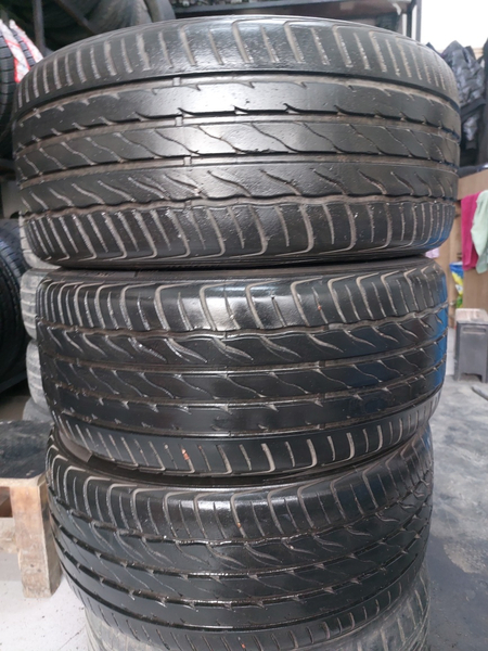 215.45.R17 Intertrak Balon 3 ta Holati Yaxshi 1 tasida shishka