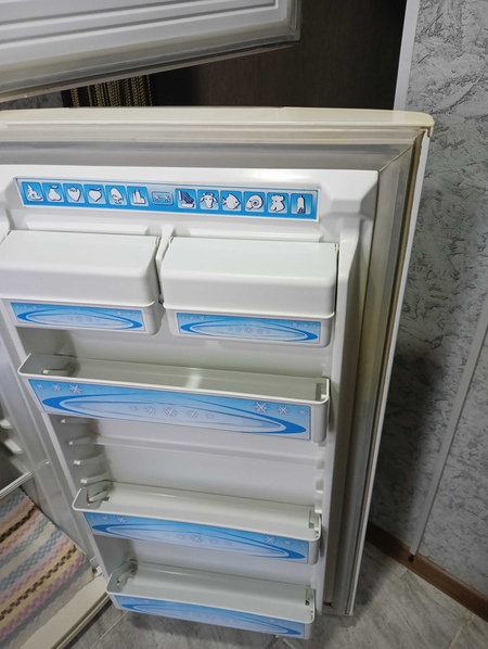 Продается холодильник Сино