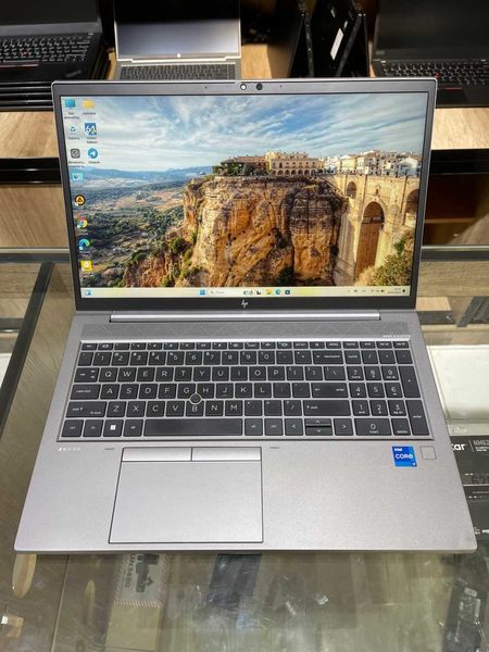 HP ZBook 15 Сенсорный Core i7-1165G7 озу16гб 512ssd Nvidio Quadro T500