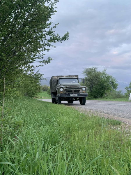 Zil 130 sotiladi naxtka