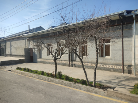 Uchastka sotiladi yunsobod bobodexqon Maxalada