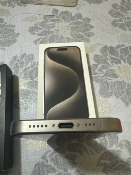 iPhone 15pro titan