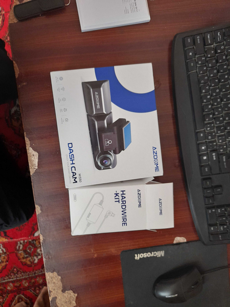Videoregistrator 24 soat yozadi Azdome m550