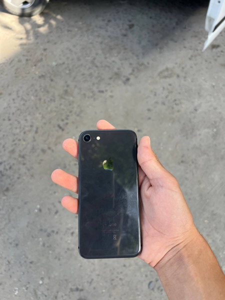 Srochno iphone 8 sotiladi