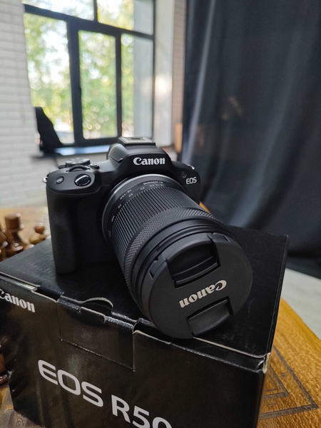 Продам новый Canon EOS R50 с объективом 18-150mm