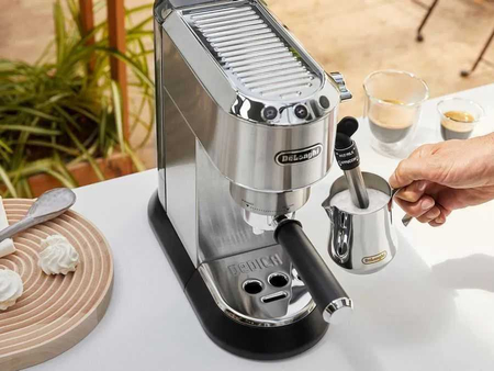 Кофеварка рожковая De'Longhi Dedica EC 685
