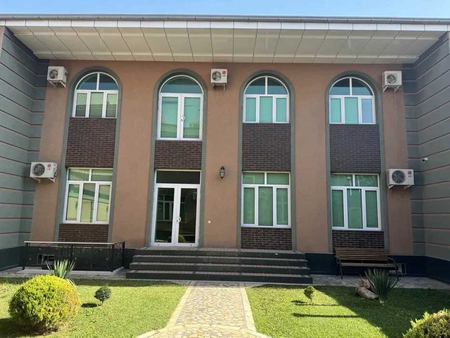 Огромный участок сдается под офис с площадью 450м2 по ул. Яккасарай