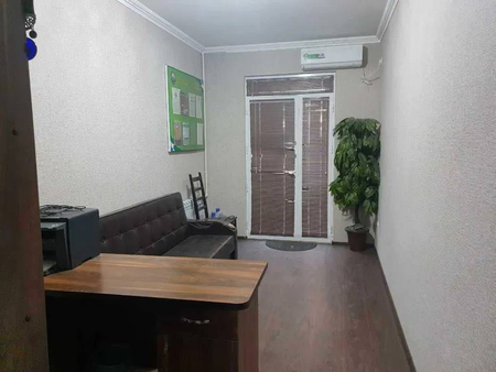 Офис вдоль дороги ориентир Пирамид
